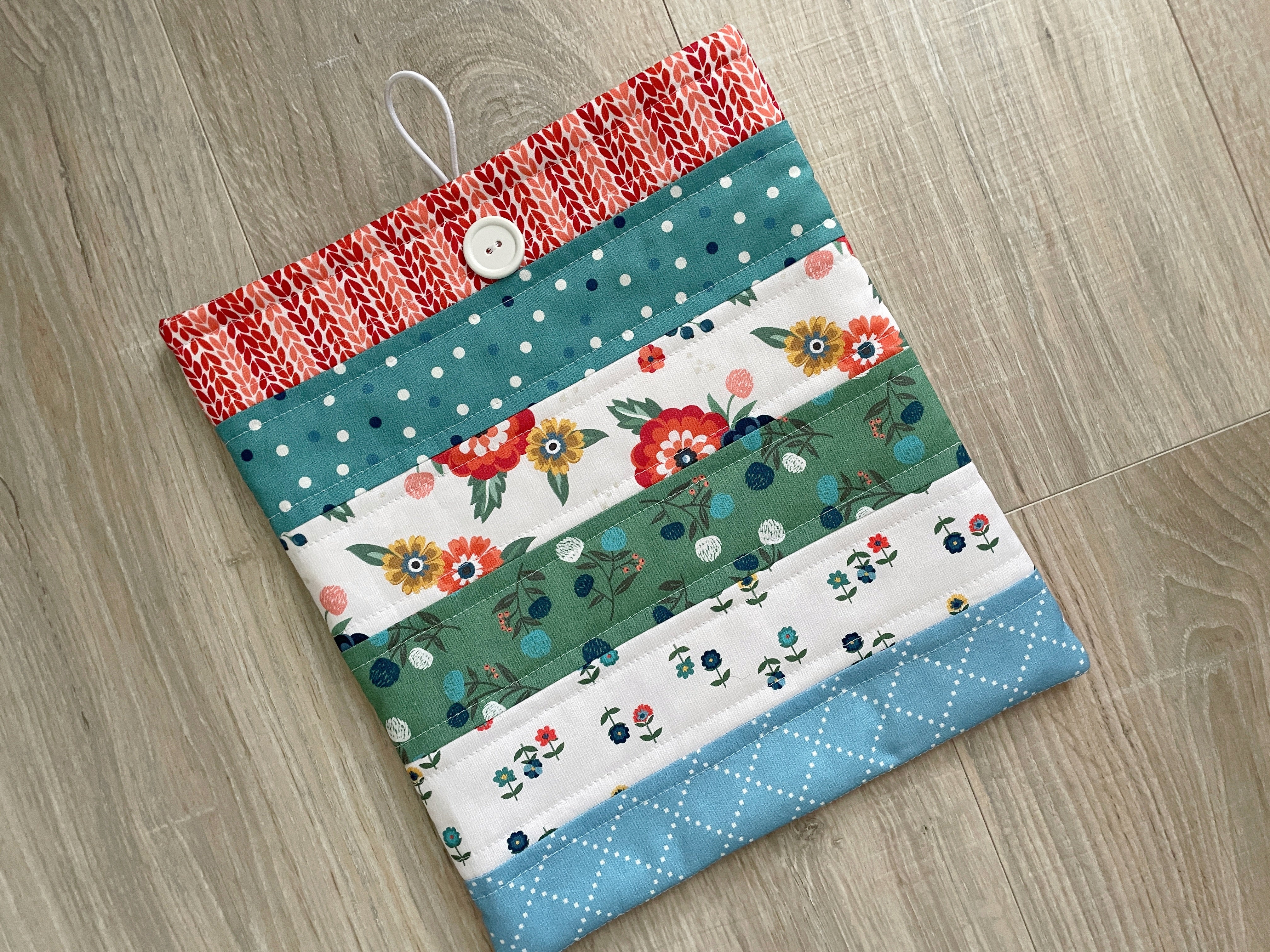 Handmade Quilted Book Cover, Patchwork Sleeve with Button Closure, Rea ...